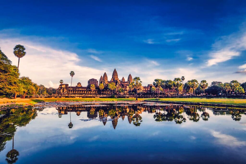 Currency in Cambodia: Riel but why the US dollar?